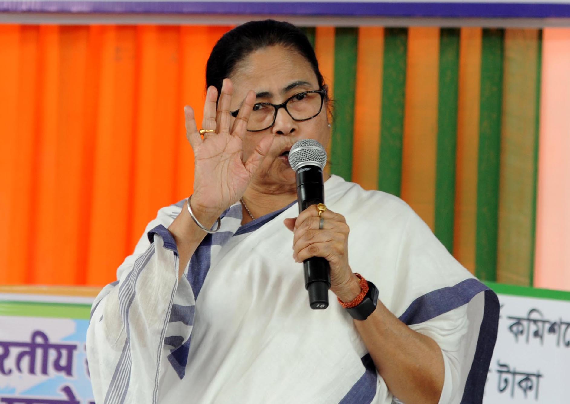 Mamata Banerjee Targets ECI Over Latest Polling Percentage Released For ...